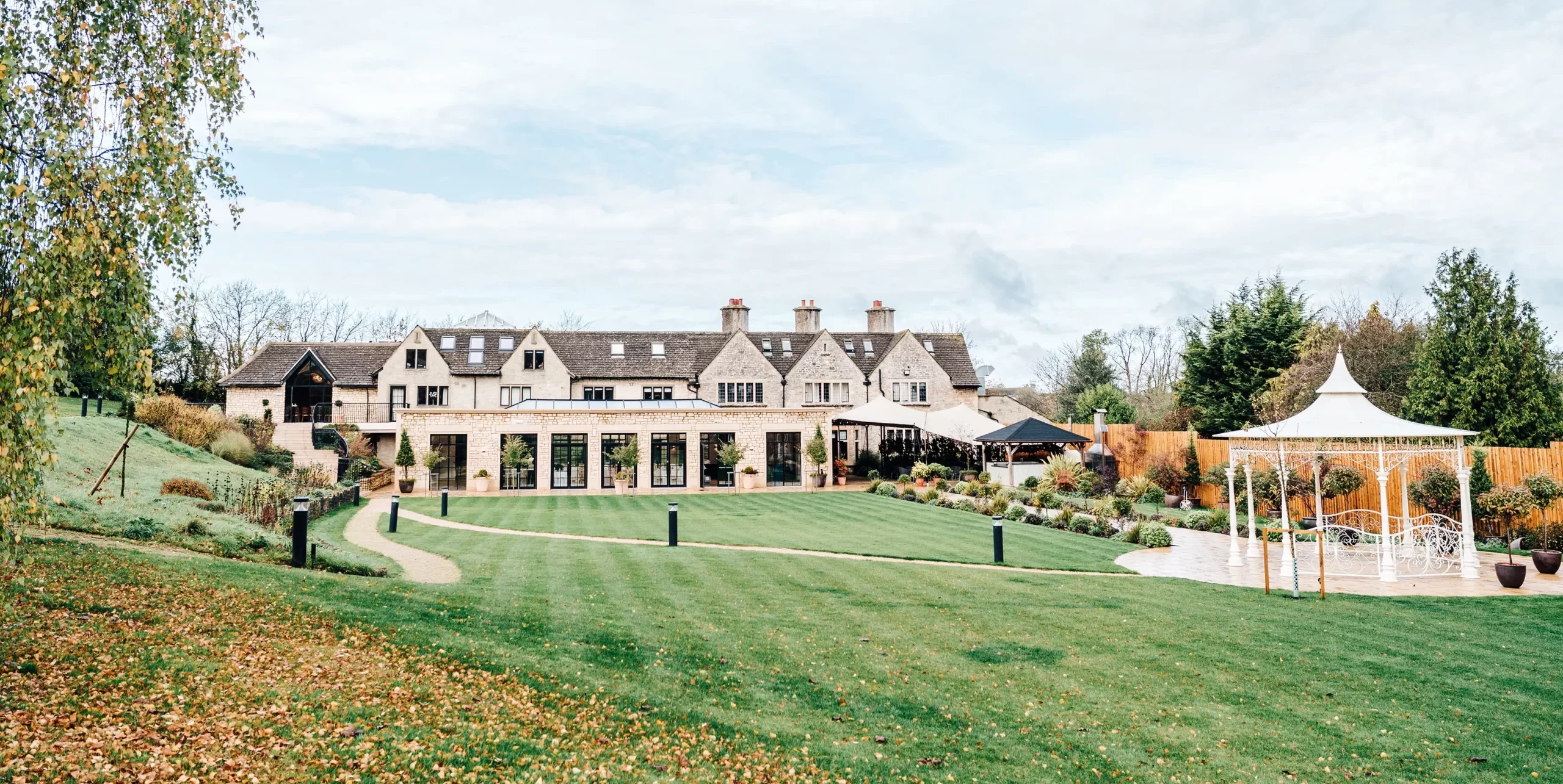 Places to Stay Near The Pear Tree, Purton - The Pear Tree